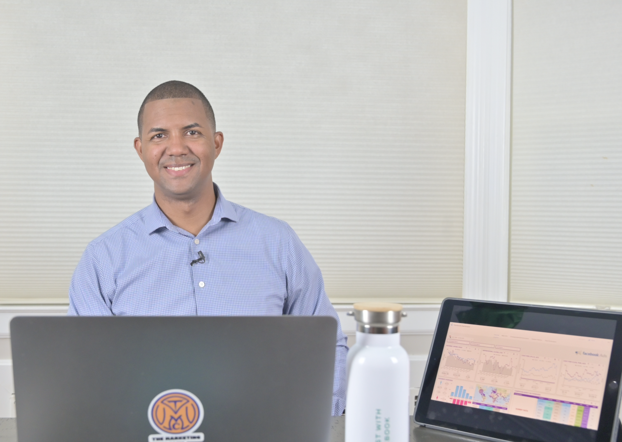 Who is Roberto Hernandez Jr? a digital marketing expert